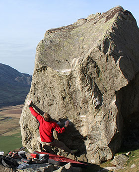 North Wales Bouldering News ::: News Details :: Pinch an Inch 7B+